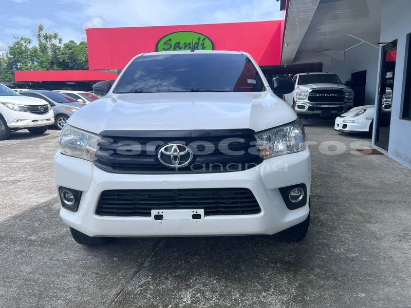 Buy used toyota hilux white car in arraijan in panama - carrocarros panama